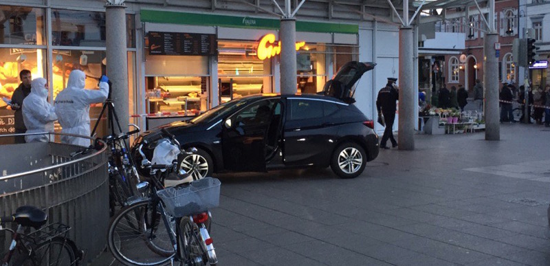 BREAKING! Police SHOOT attacker after he RAMS CAR into crowd in Germany ...