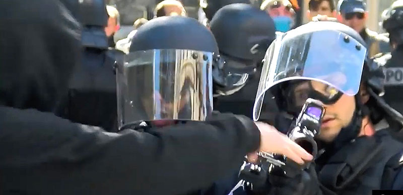 What happens when a protester reaches for a cop’s gun? It’s EPIC! – The ...