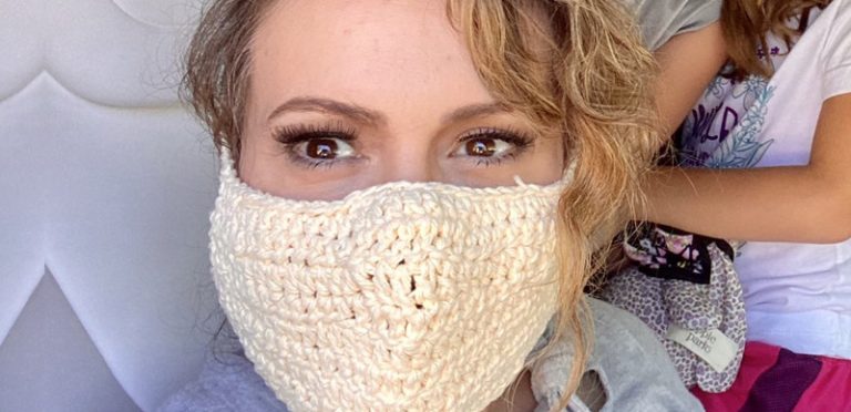 Alyssa Milano tries to make masks cool and instead faceplants on the ...