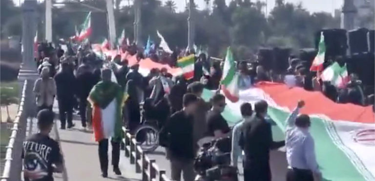 BREAKING VIDEO – Iran gets supporters to form human chain on bridge in ...